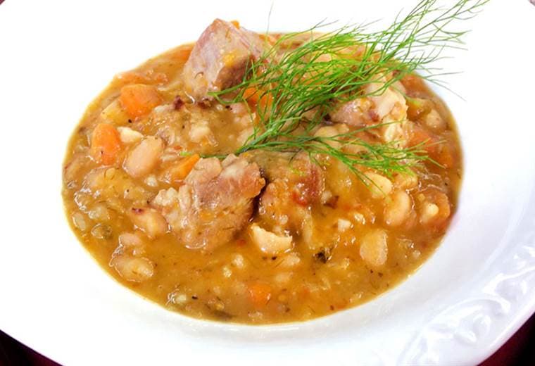 Receta: Frijoles blancos con cerdo | Teletica