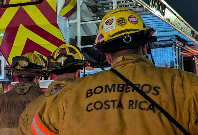 Lanzan bomba molotov contra casa en Coronado | Teletica