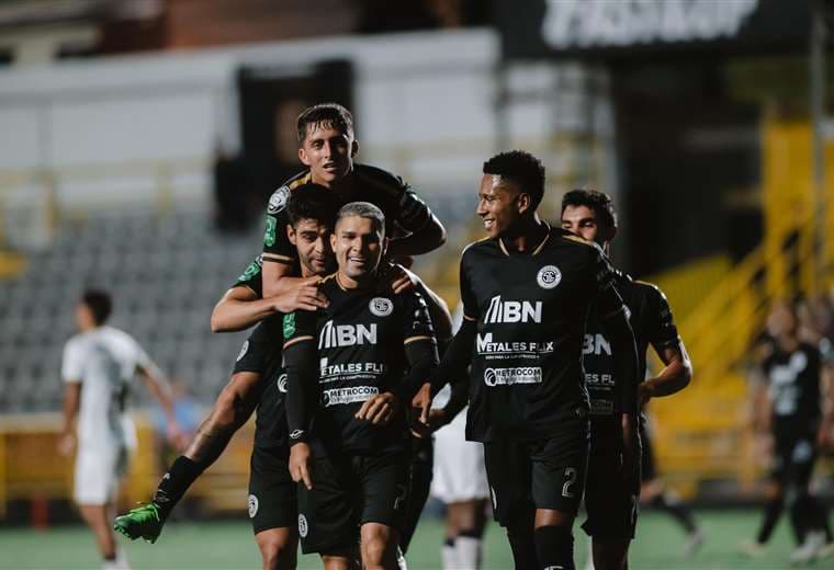 Sporting FC saca ventaja en la cima tras emocionante partido | Teletica