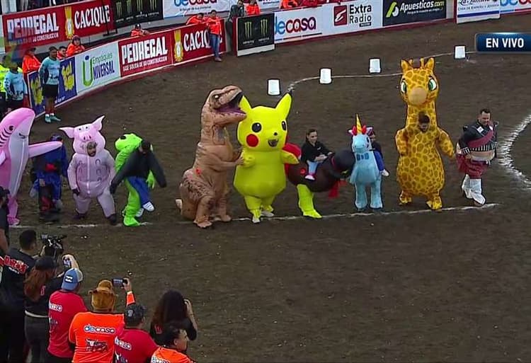 Video: Carrera de botargas se robó el ‘show’ en los Toros de Teletica ...