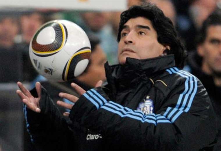 "Así murió Maradona": La impactante foto del astro en su lecho de muerte que se mostró en su ...