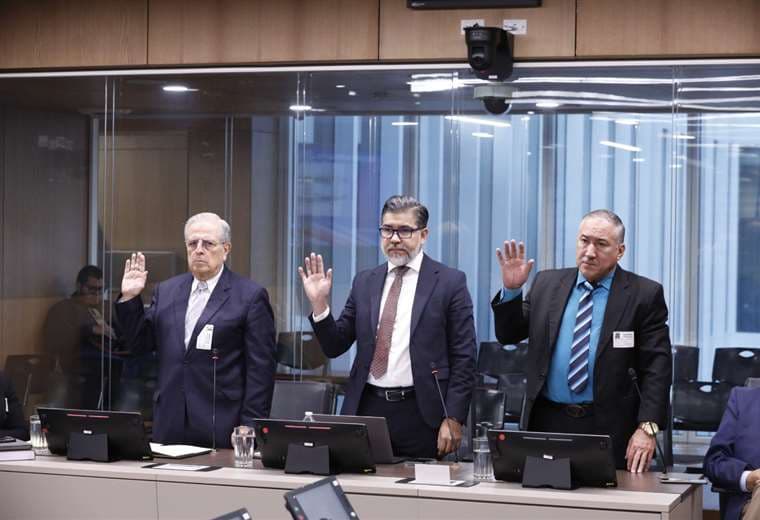 Exdirectivos de la CCSS guardan silencio sobre caso “Barrenador” | Teletica